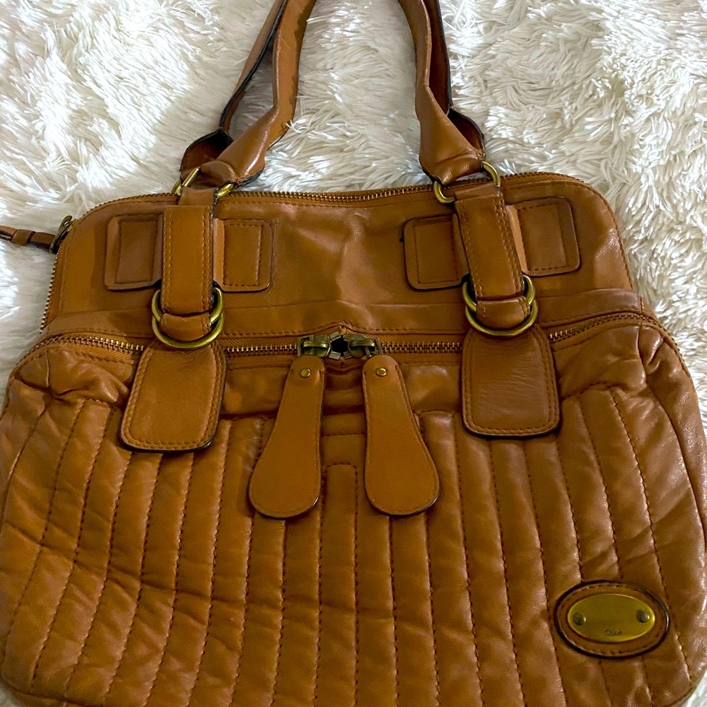 Chloe Leather Bay Handbag In The Color Caramel - Gem